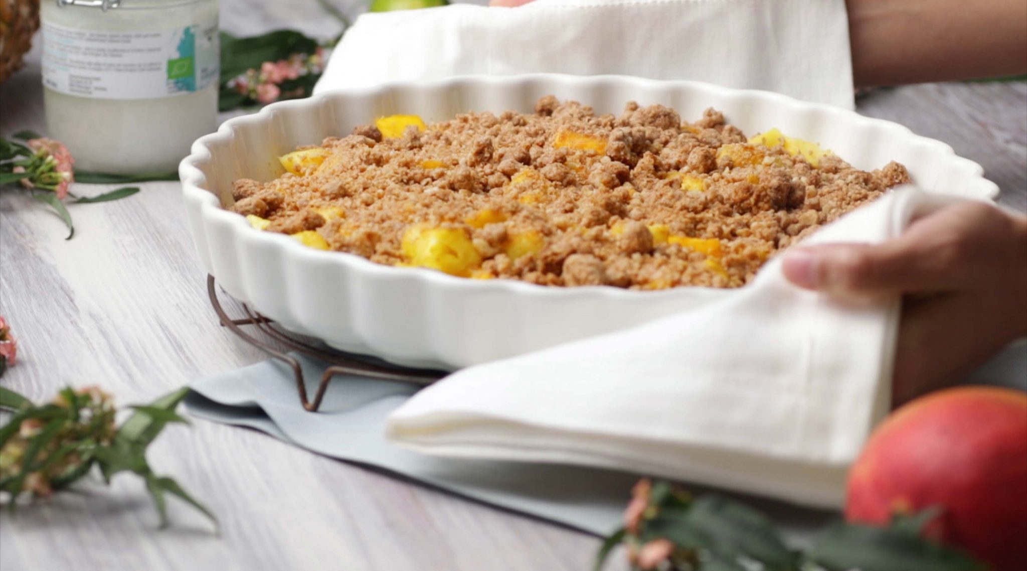 Mango-Ananas Crumble (Anzeige) - Brain Food Magazin – lebe bewusst